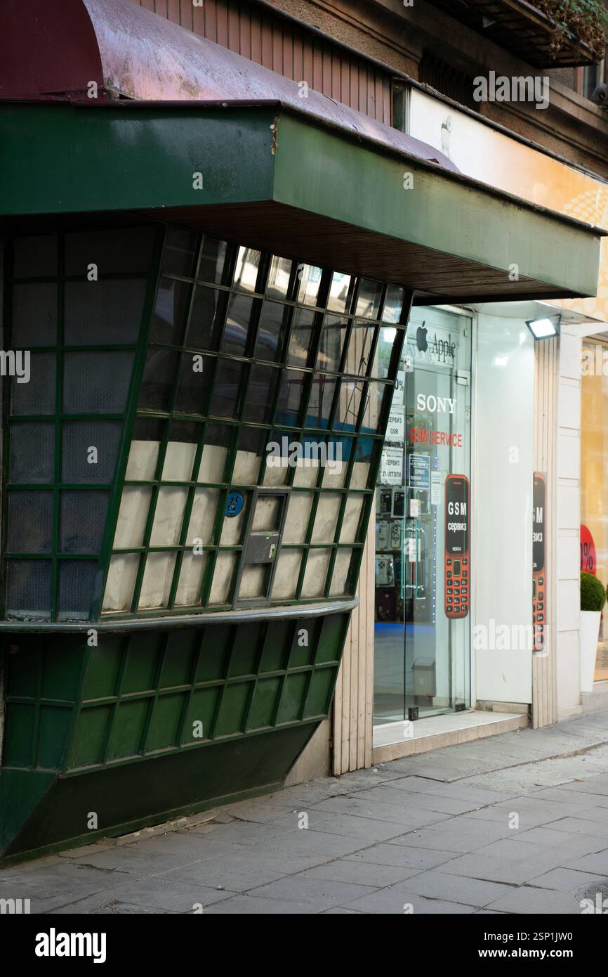 Slanted sidewalk hi-res stock photography and images - Alamy