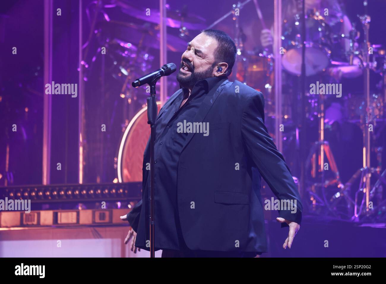 13.02.2025, Alphaville, Saenger Marian Gold, im Konzert live im ...
