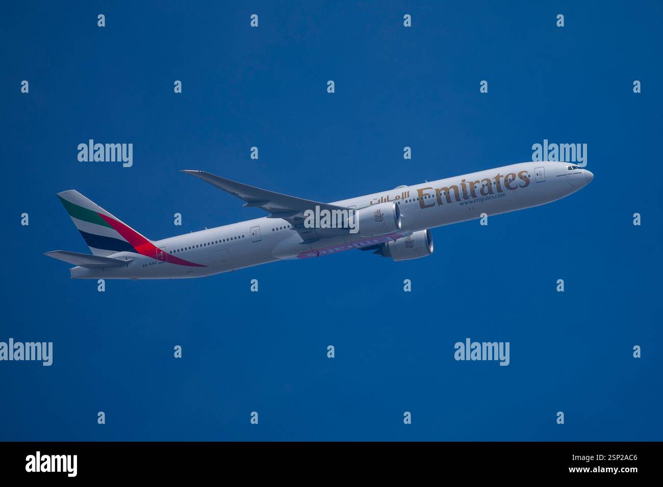 Emirates boeing 777 300er hi-res stock photography and Emirates boeing 777 300er hi-res stock photography and