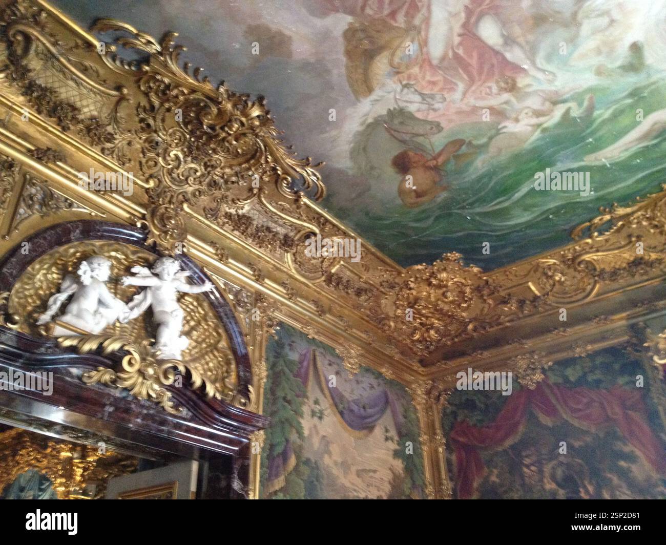 Opulent room, Germany, Munich. Gold decor, ornate ceiling. Luxurious ...