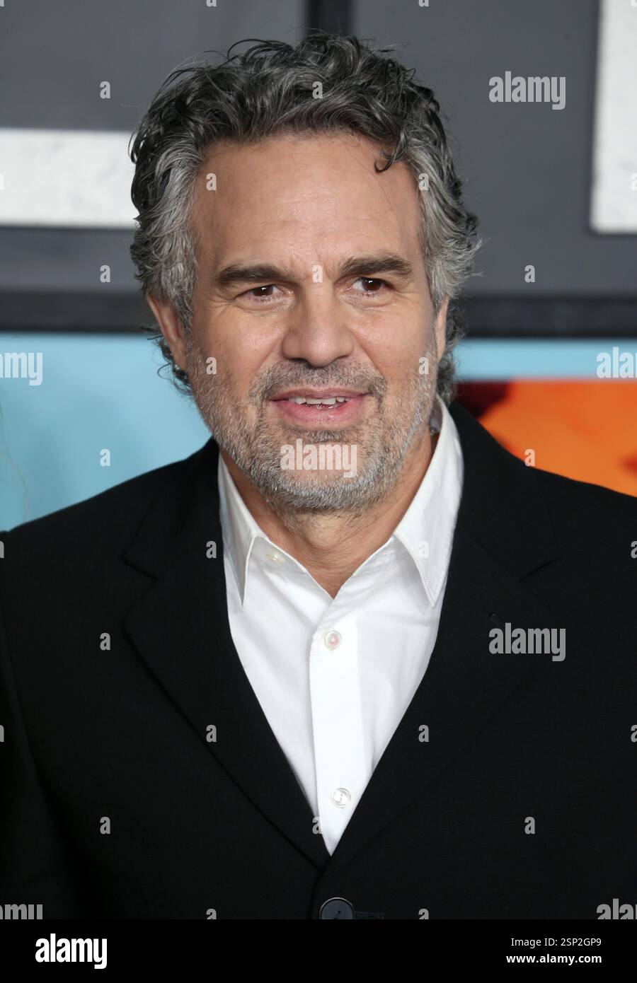 Mark Ruffalo attends the "Mickey 17" World Premiere at Cineworld ...