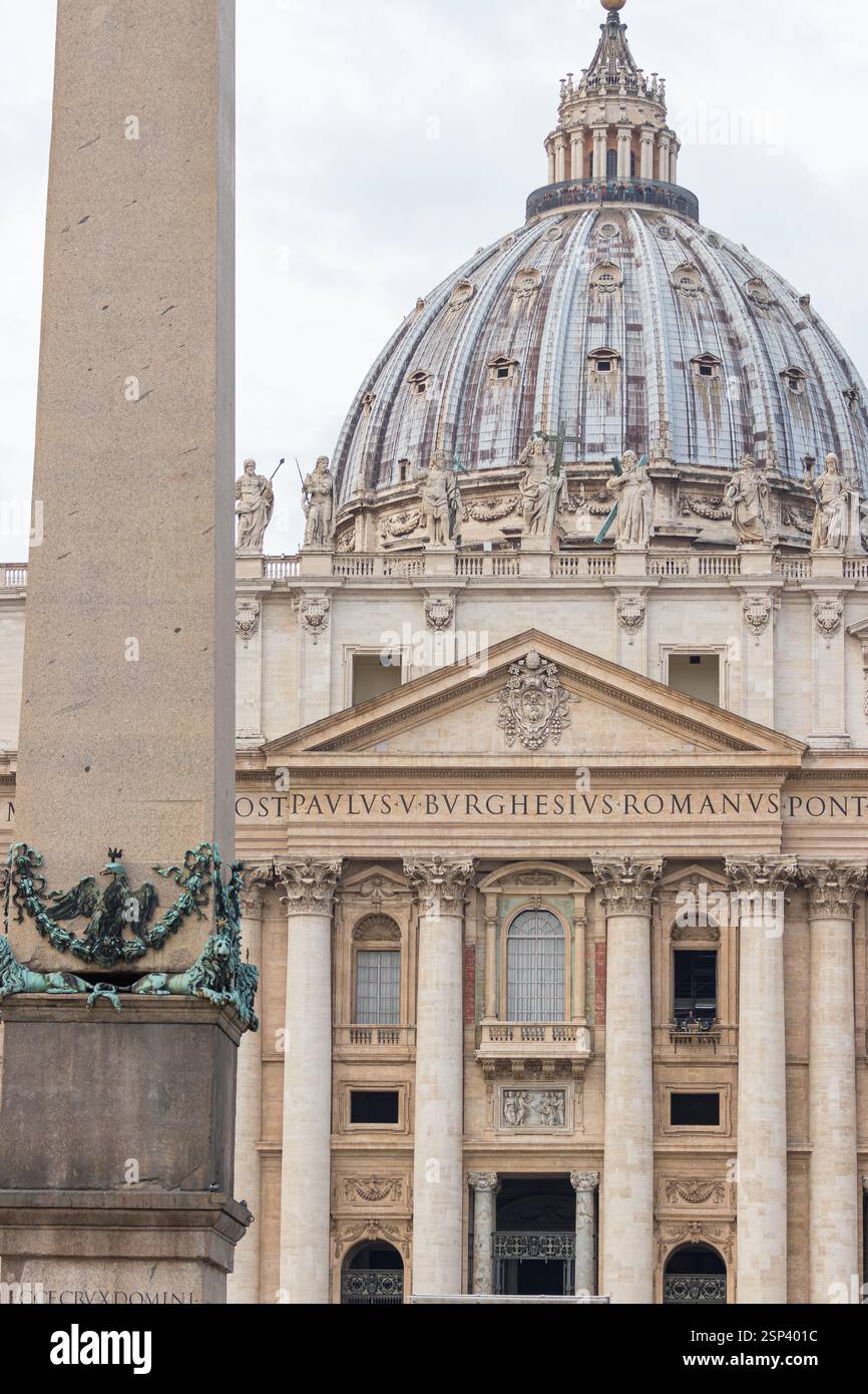 Detailed view famous cathedrals hi-res stock photography and images - Alamy