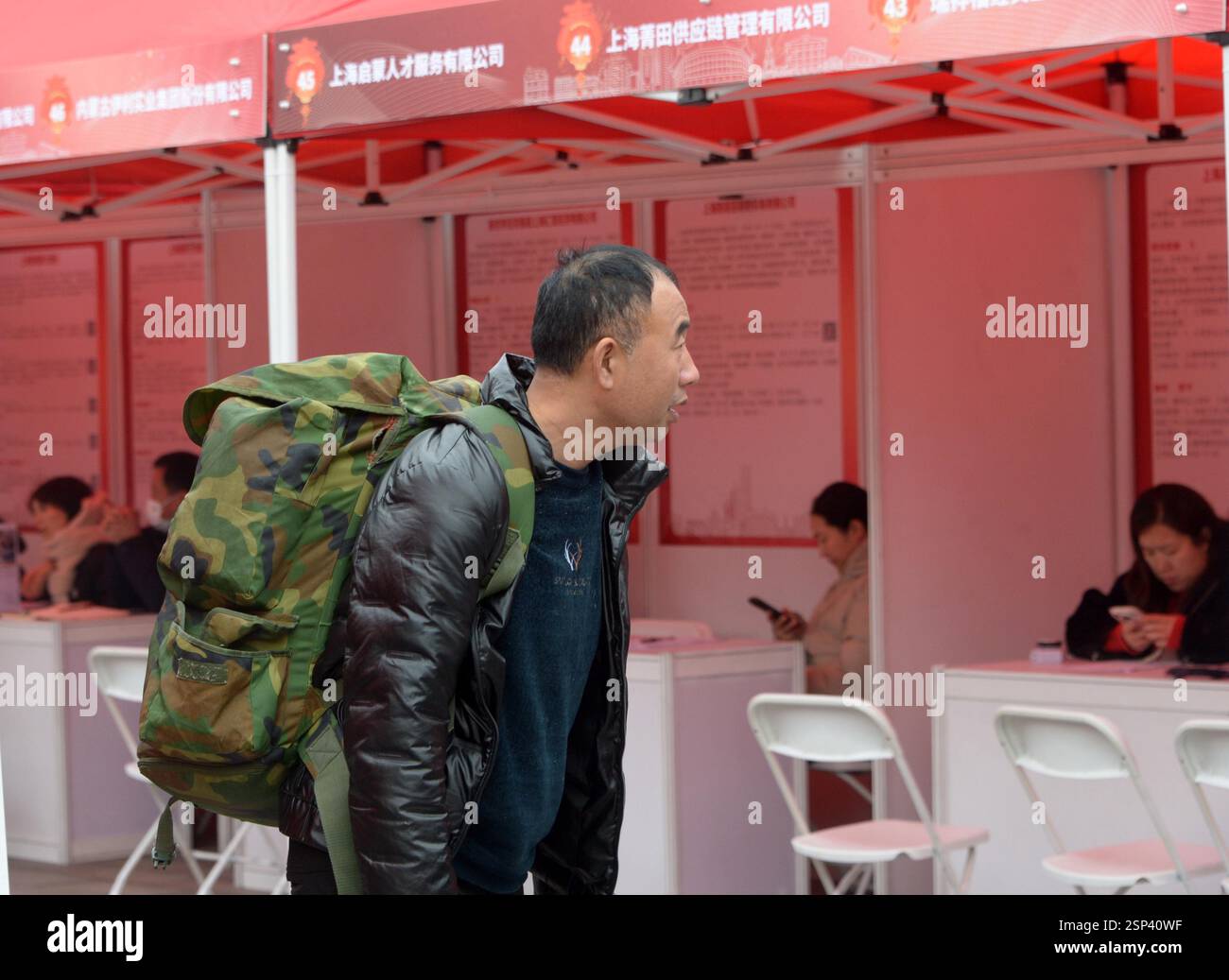 People look for jobs at a job fair in Shanghai, China, 11 February ...