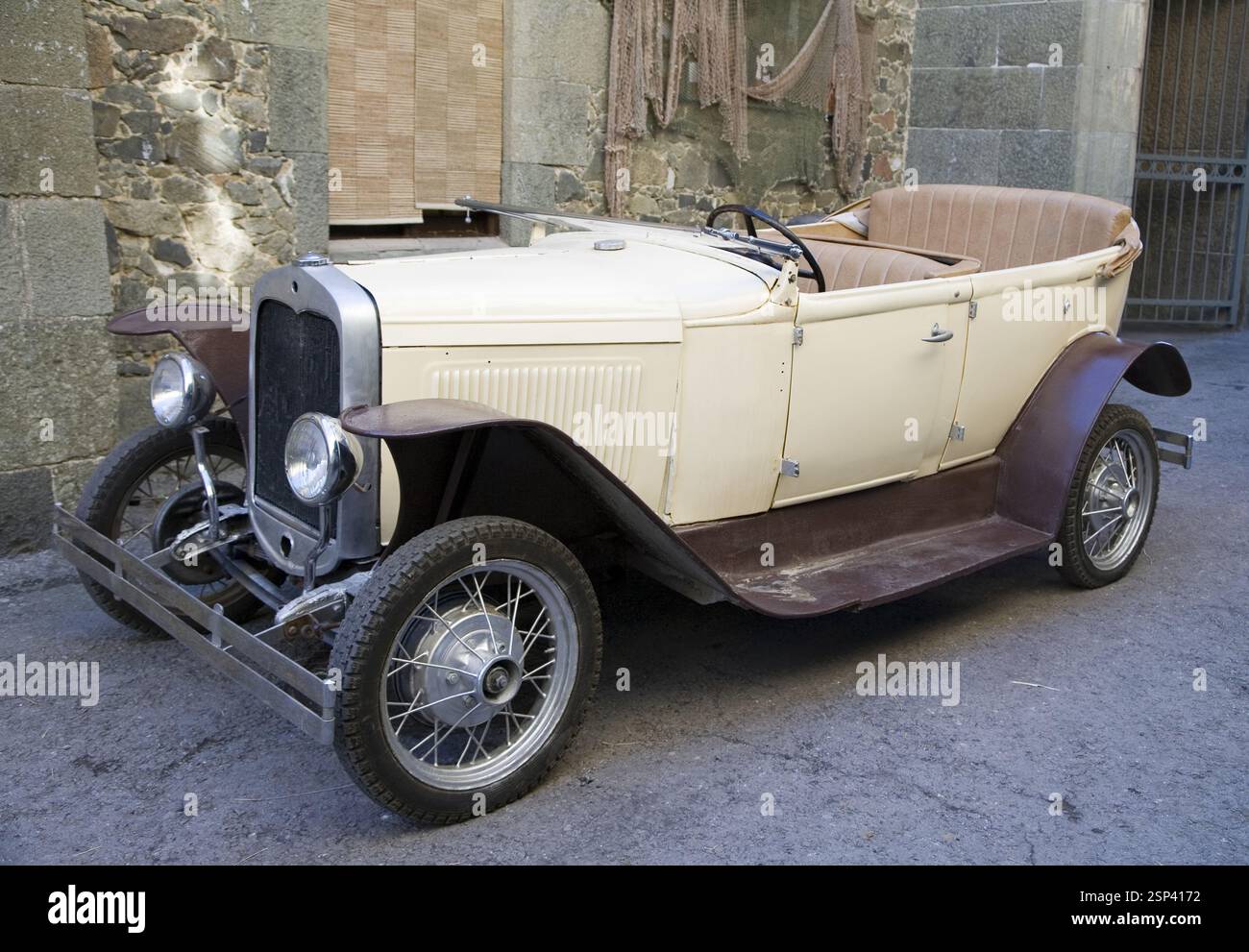 Old fashioned car Stock Photo - Alamy