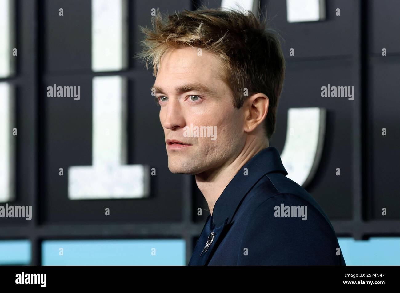 Robert Pattinson bei der Weltpremiere des Kinofilms Mickey 17 im ...