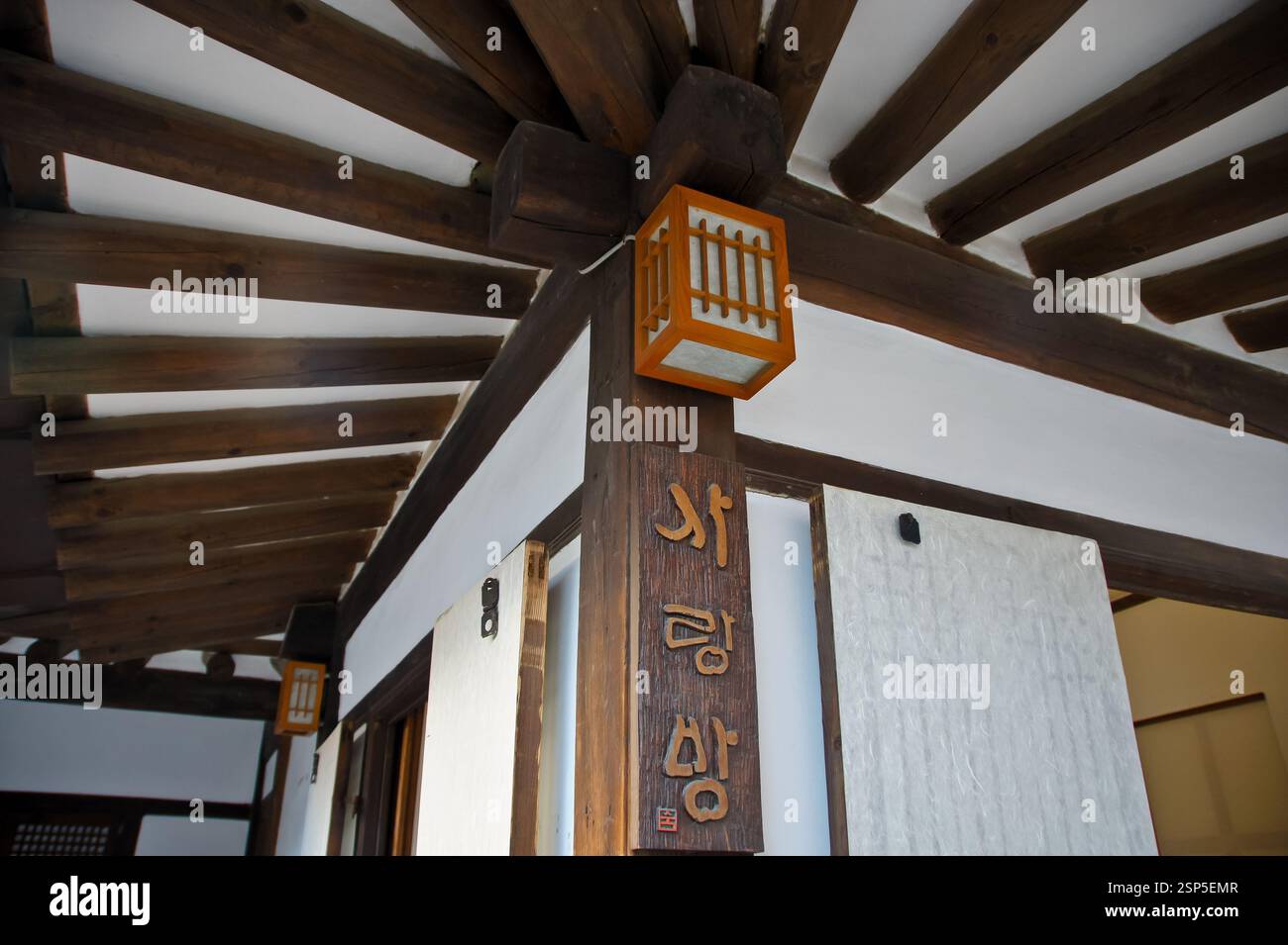 Hangeul sign hi-res stock photography and images - Alamy