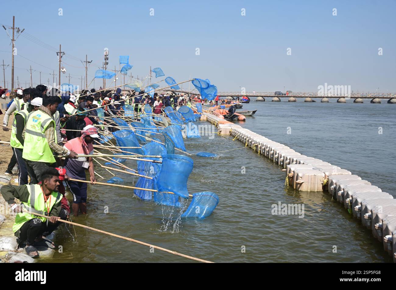 Prayagraj, Uttar Pradesh, India. 14th Feb, 2025. Prayagraj: More than ...