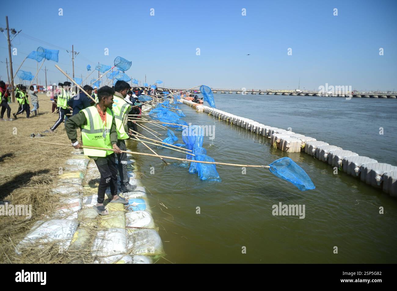 Prayagraj, Uttar Pradesh, India. 14th Feb, 2025. Prayagraj: More than ...