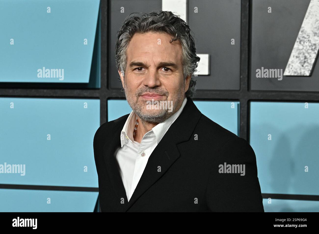 London, UK. 13th Feb, 2025. Mark Ruffalo attends ‘MICKEY 17’ - World ...