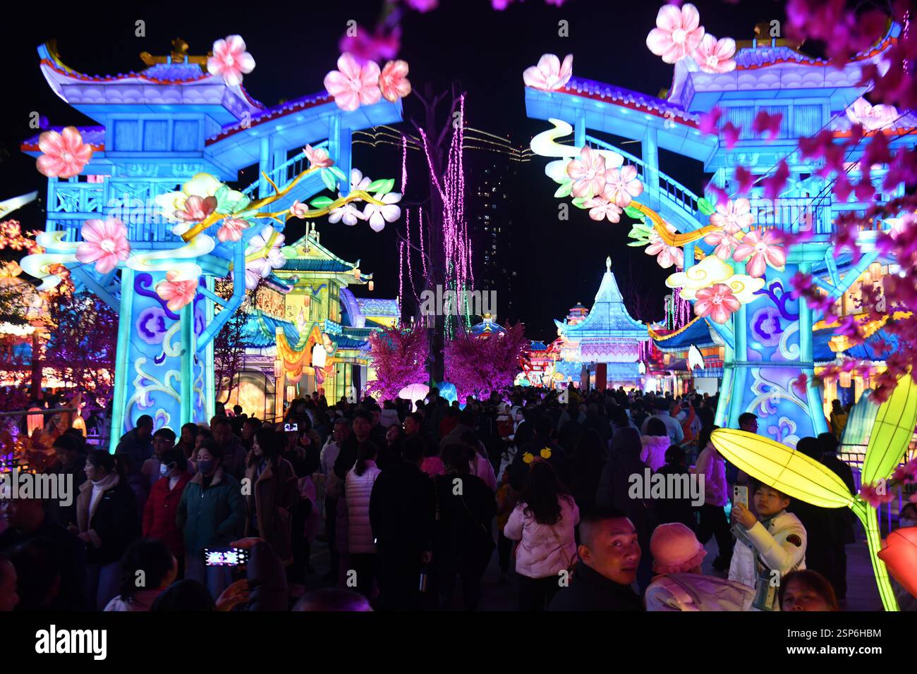 Tourists flock to the Chengdu international panda lantern fair in ...
