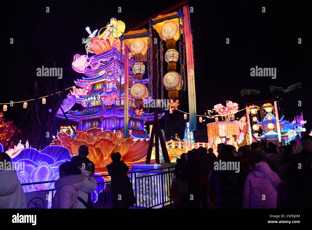 Tourists flock to the Chengdu international panda lantern fair in ...