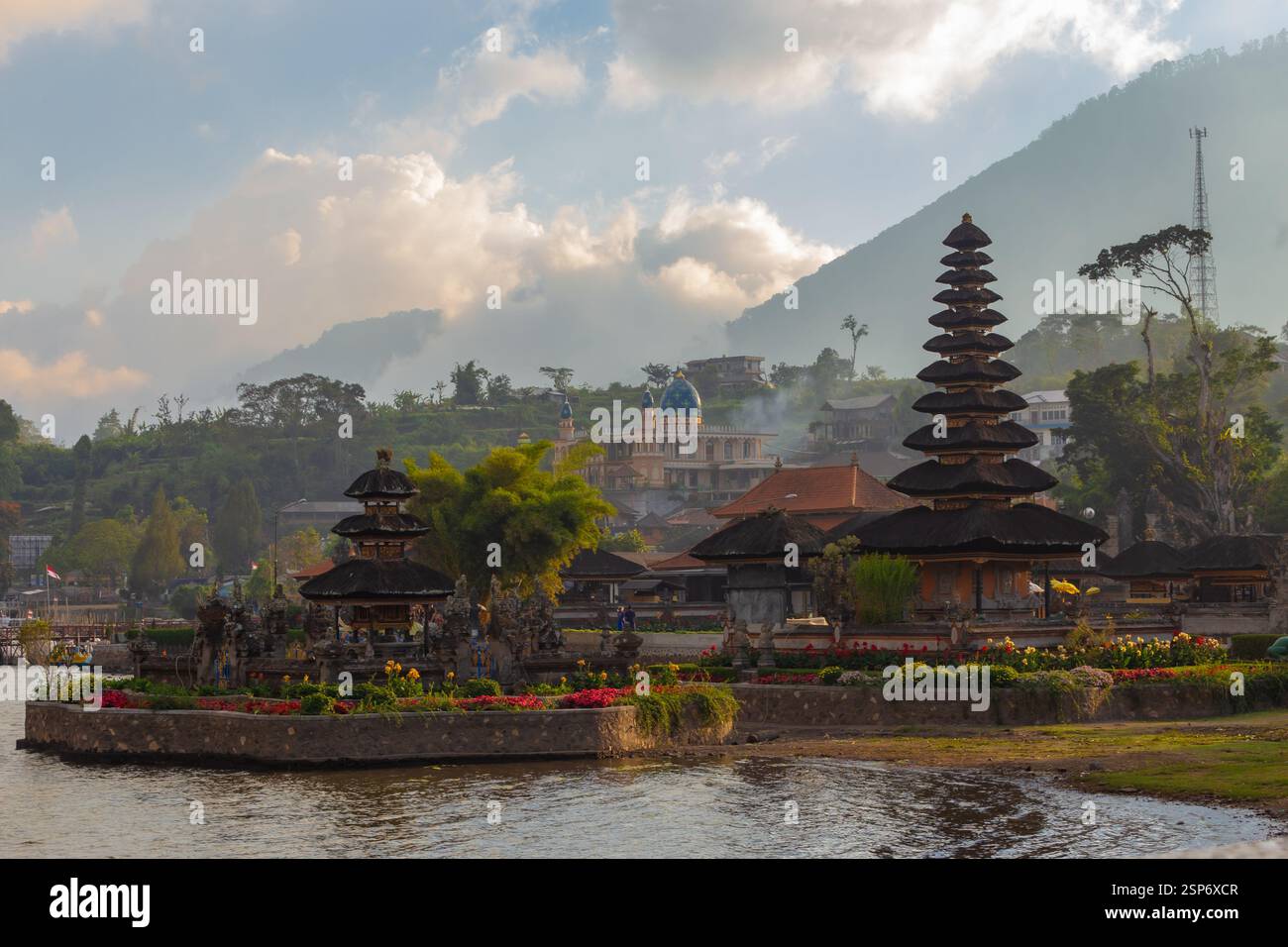 The beauty of Ulun Danu Bratan Temple is located on the shores of Lake ...