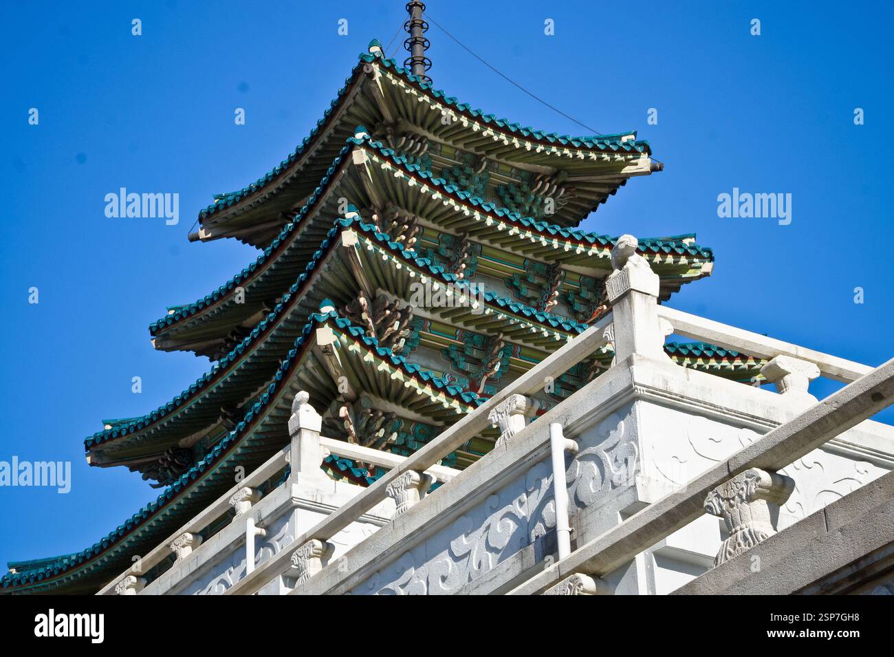 Korean Multi-Layered Roof. Brightly colored tiles and intricate ...