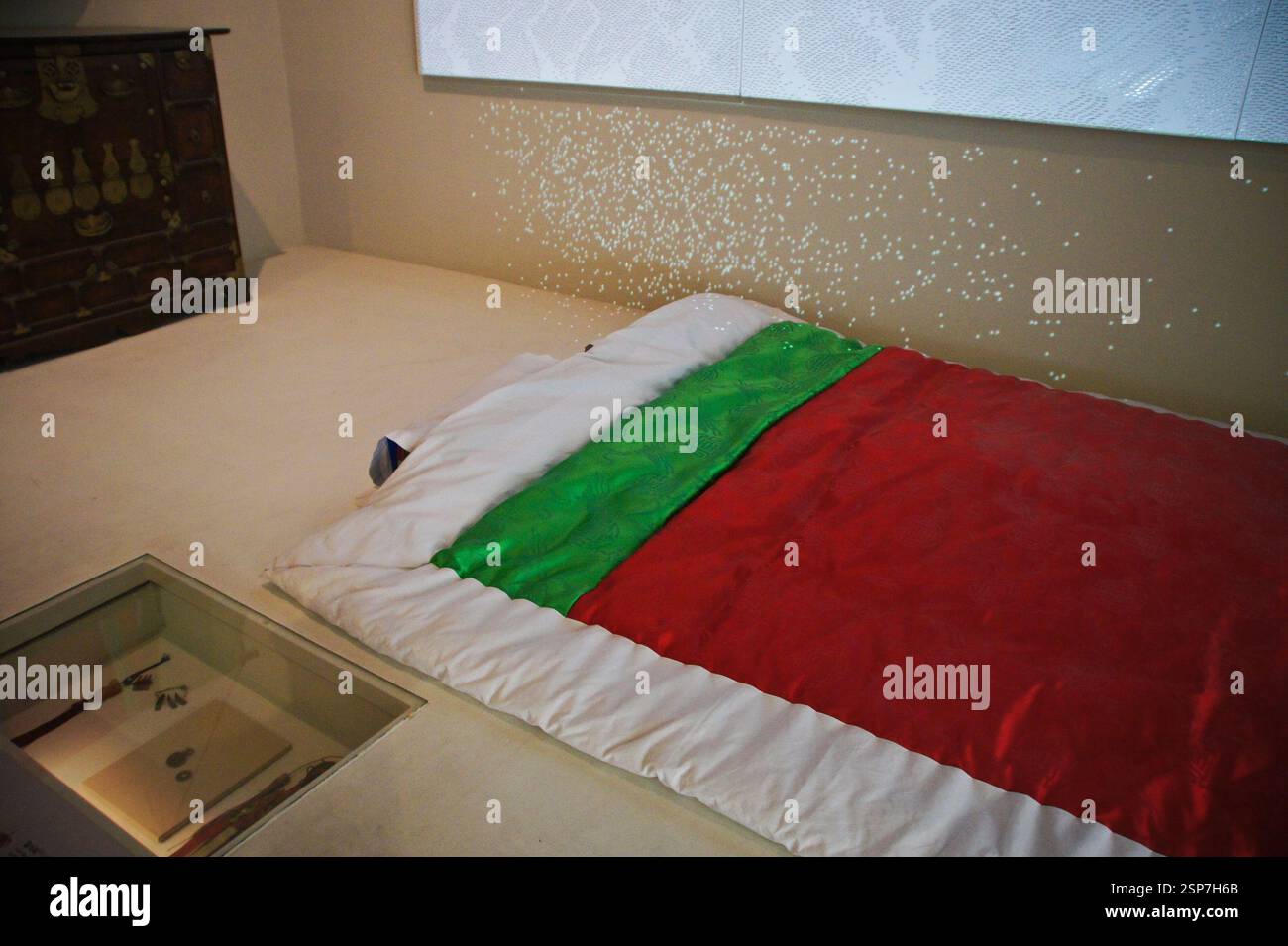 Traditional korean bedding hi-res stock photography and images - Alamy