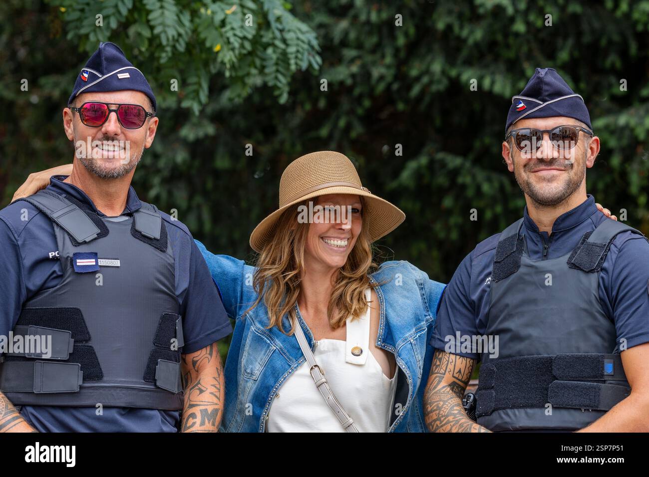 Happy woman posing with two police officers outdoors Stock Photo - Alamy