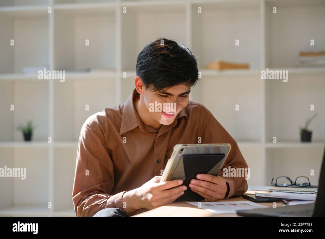 Engaged learning in classroom hi-res stock photography and images - Alamy