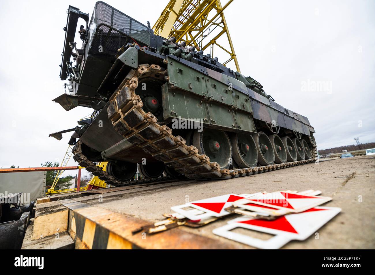 A German Leopard 2A7 main battle tank with enhanced armor and ...
