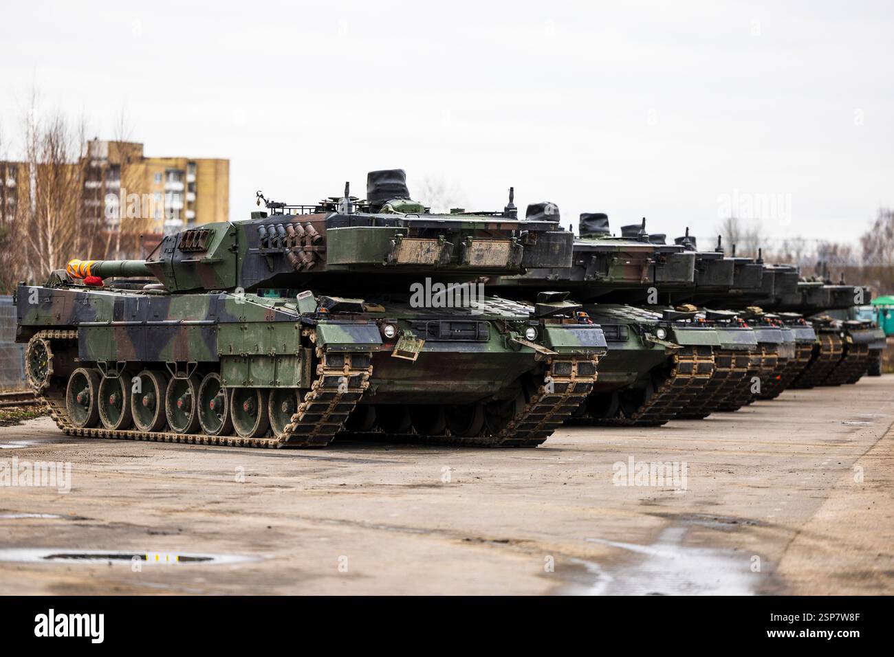 A row of German Leopard 2A7 main battle tanks parked in a military ...
