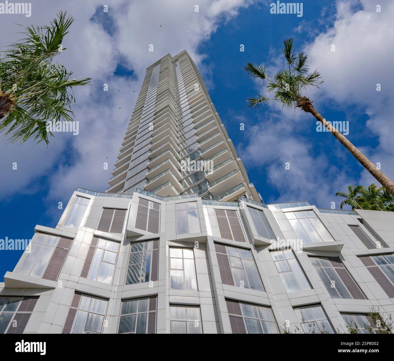 modern office building in Miami downtown Stock Photo - Alamy