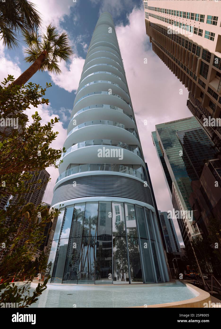 modern office building in downtown miami Stock Photo - Alamy