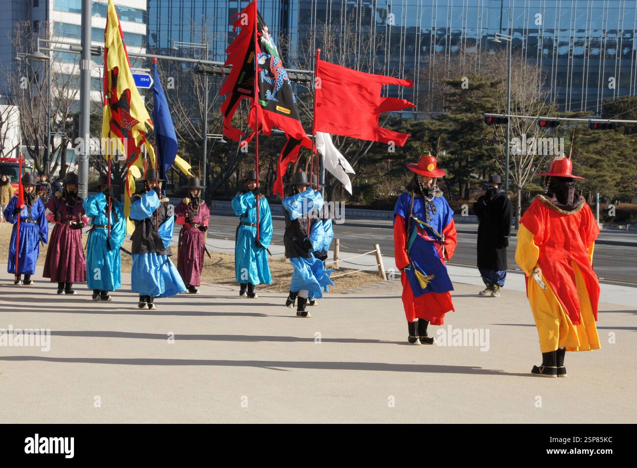 Royal guard South Korea. In vibrant red uniforms and black hats, they ...