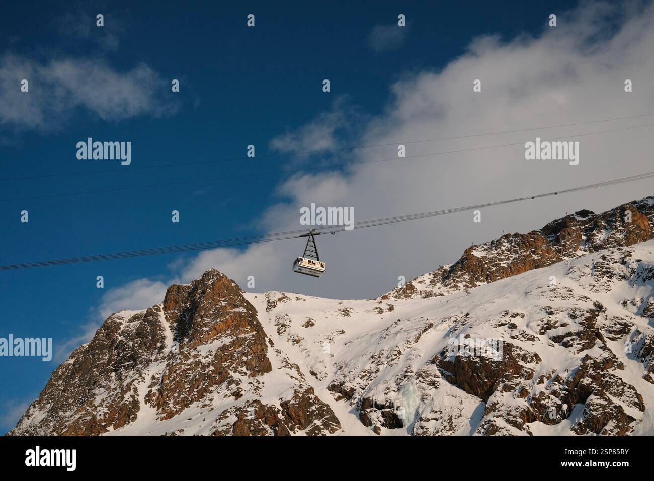 cableway in the sky between 2 mountains Stock Photo - Alamy