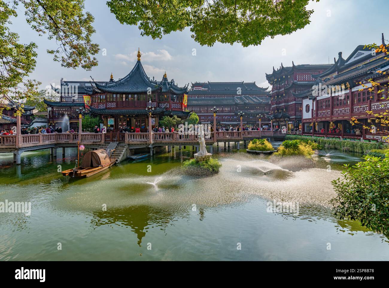 Architectural scenery of Chenghuang Temple Yu Garden in Shanghai, China ...