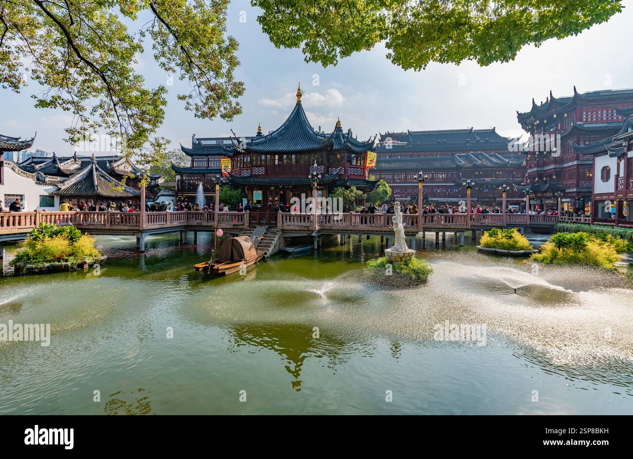 Architectural scenery of Chenghuang Temple Yu Garden in Shanghai, China ...