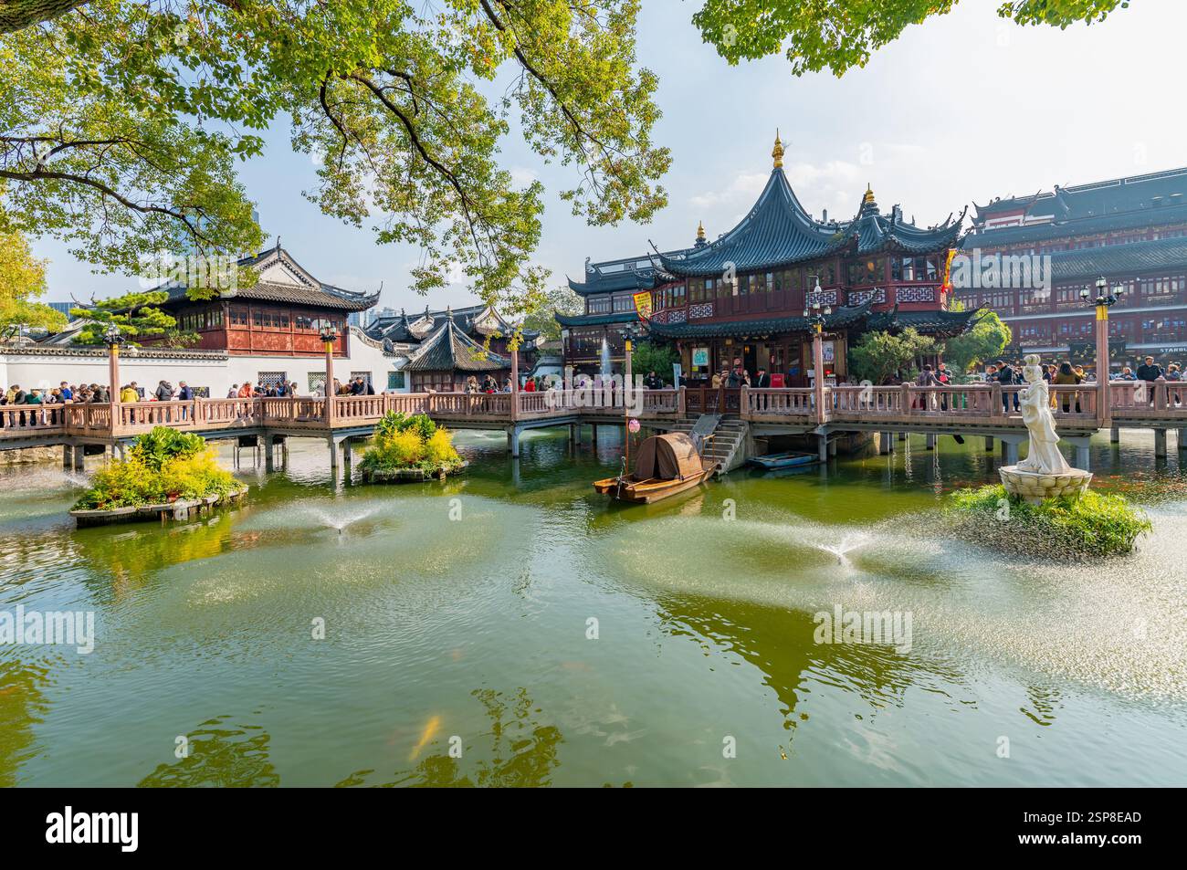 Architectural scenery of Chenghuang Temple Yu Garden in Shanghai, China ...