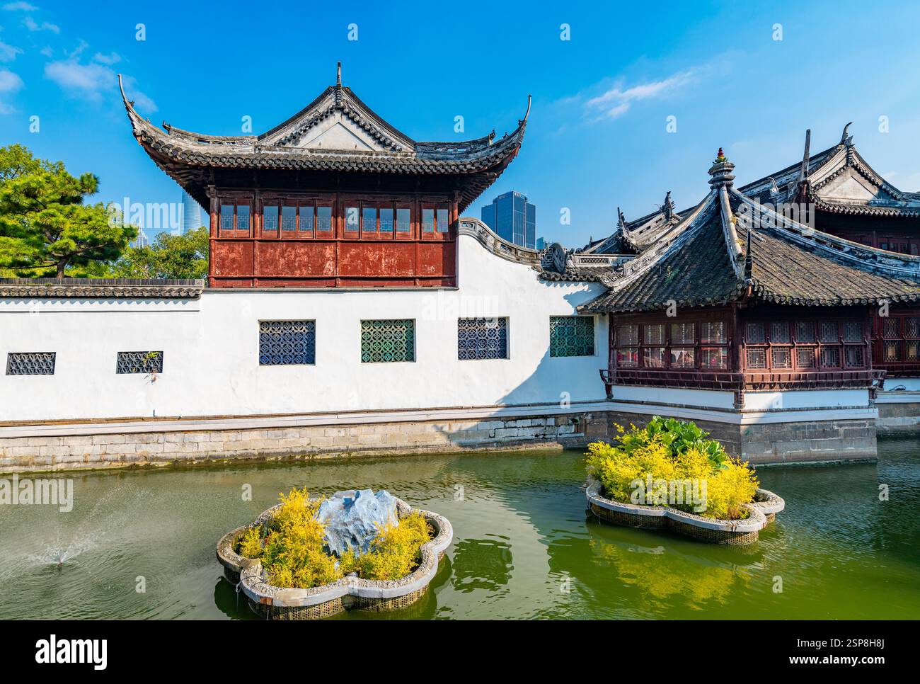 Architectural scenery of Chenghuang Temple Yu Garden in Shanghai, China ...