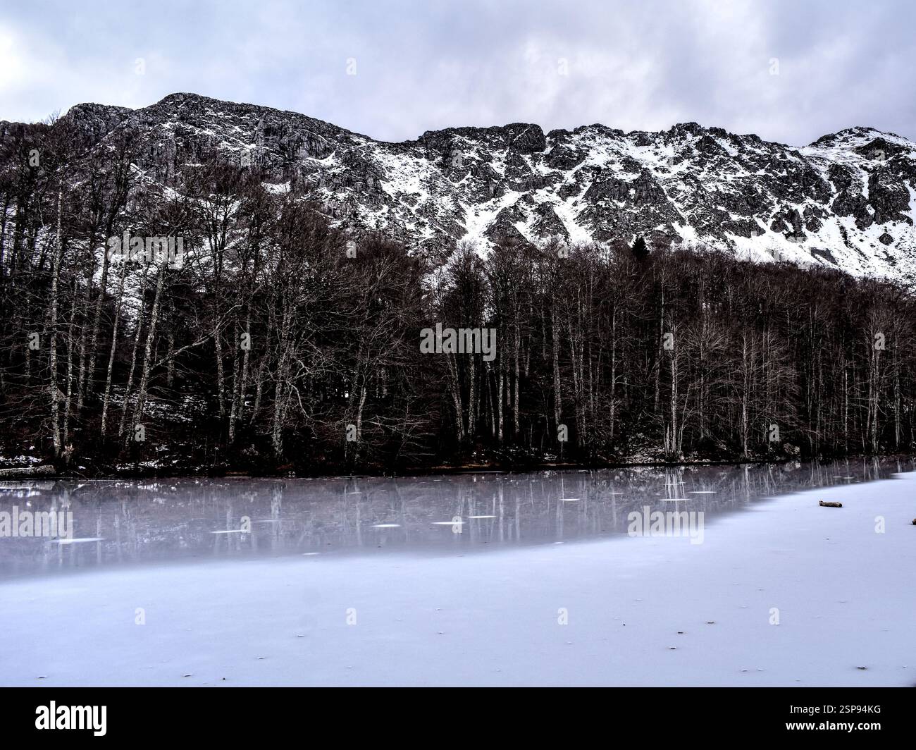 Alpine frozen lake hi-res stock photography and images - Alamy