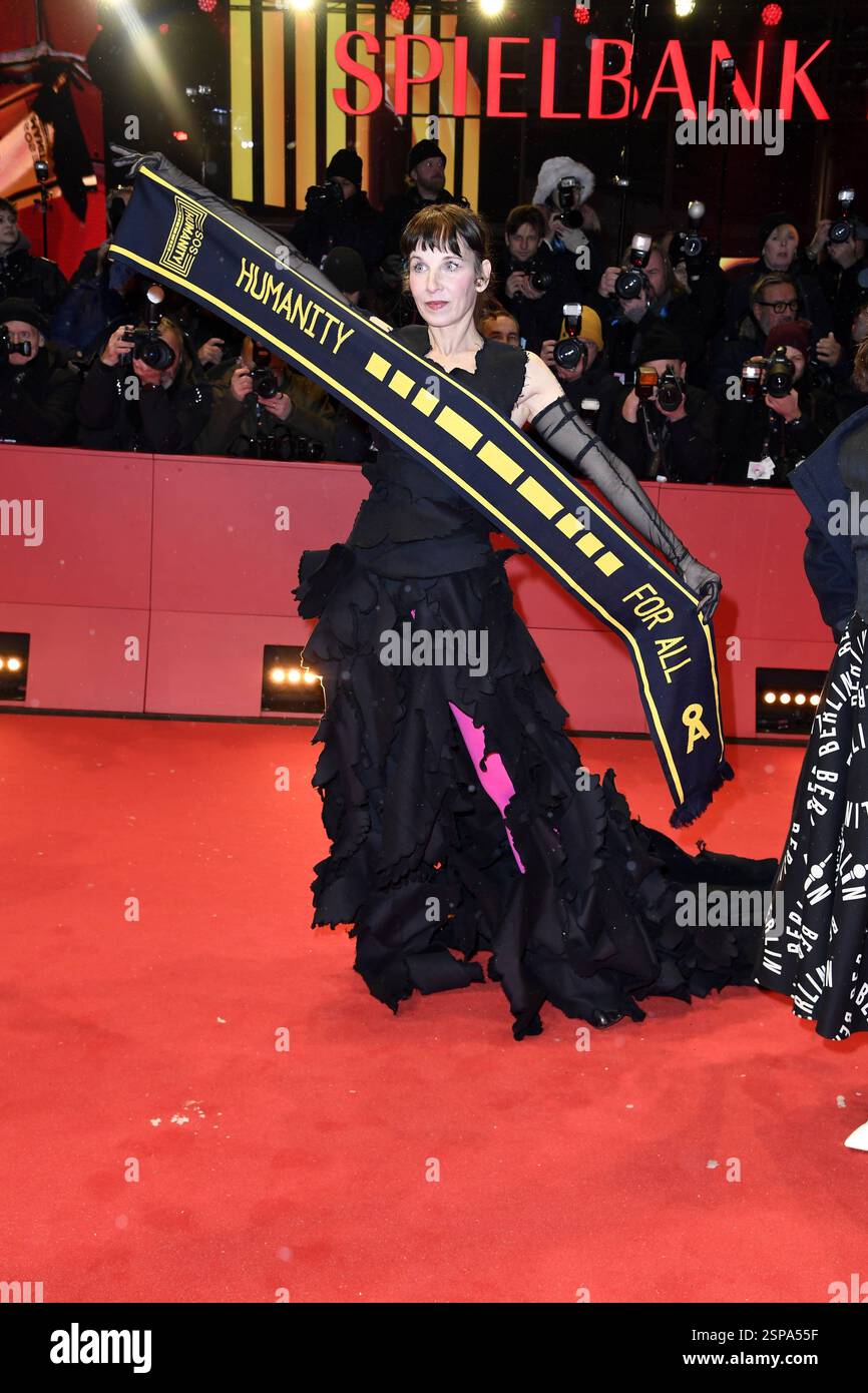 Meret Becker bei der Premiere Das Licht und Berlinale Eroeffnung am 13.02.2025 *** Meret Becker ...