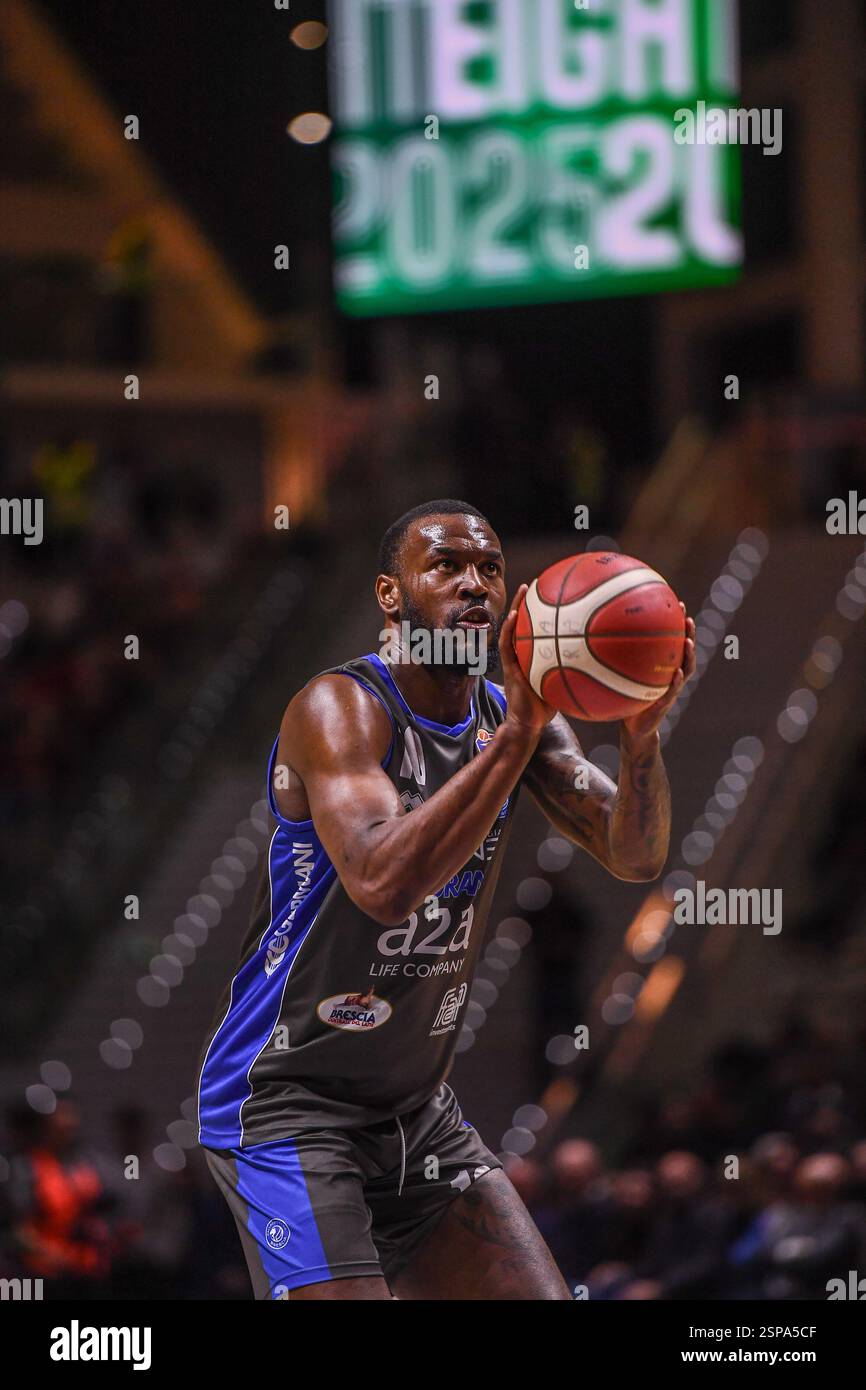 Jason Burnell battles for the ball whit Davide Denegri during the LBA ...