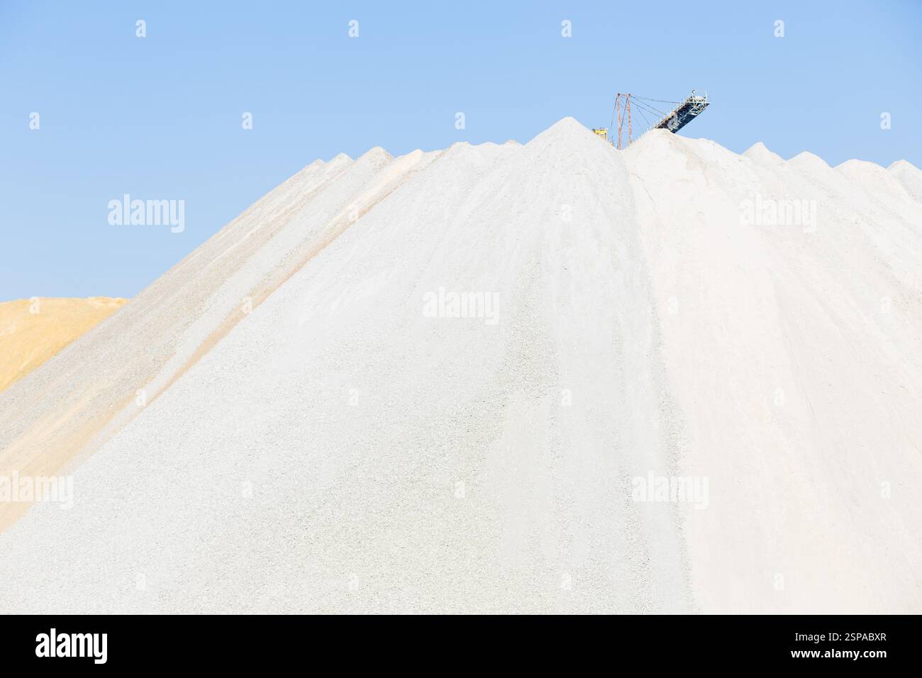 Forming large mounds hi-res stock photography and images - Alamy