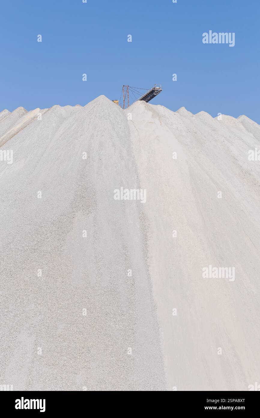 Forming large mounds hi-res stock photography and images - Alamy