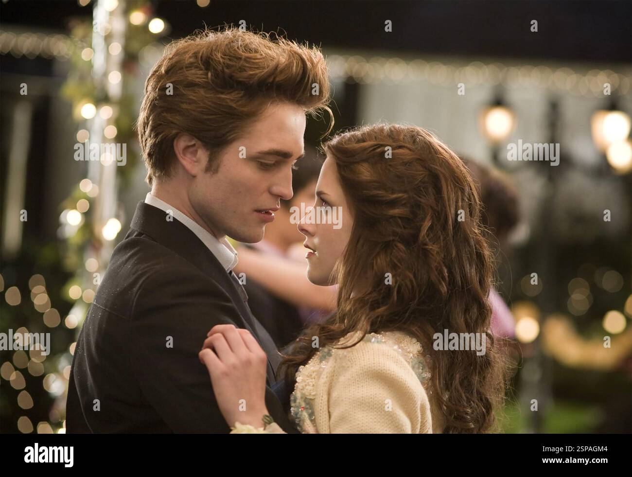 TWILIGHT 2008 Summit Entertainment film with Kristen Stewart and Robert ...