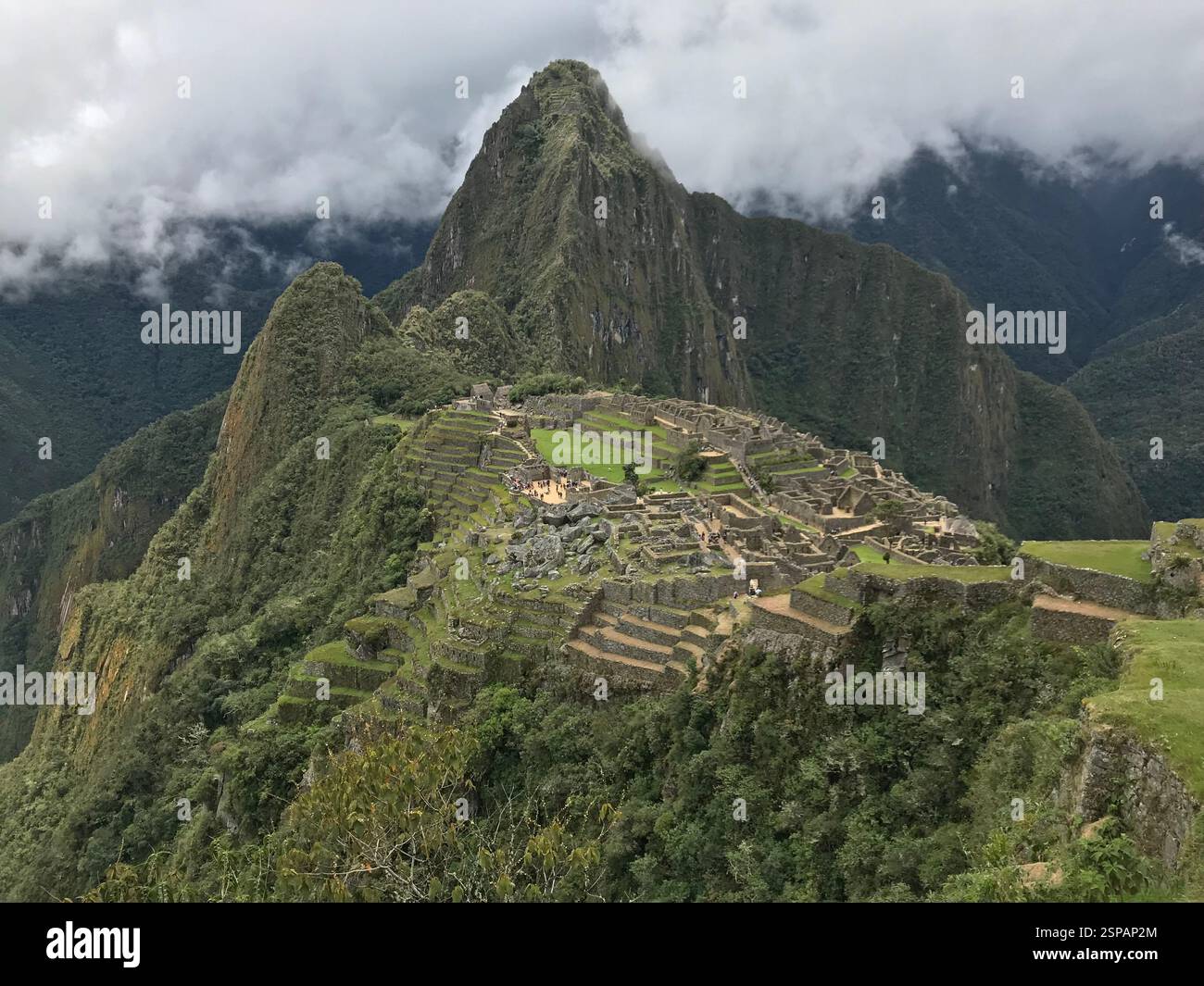 The ruins of Machu Picchu, the Inca treasure between the Peruvian ...