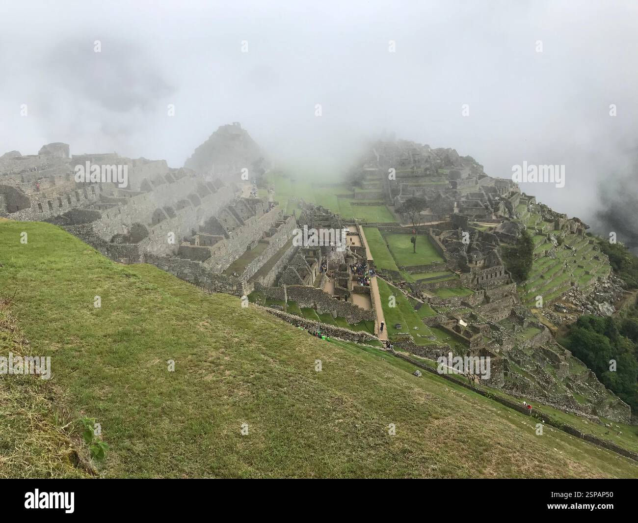 The ruins of Machu Picchu, the Inca treasure between the Peruvian ...