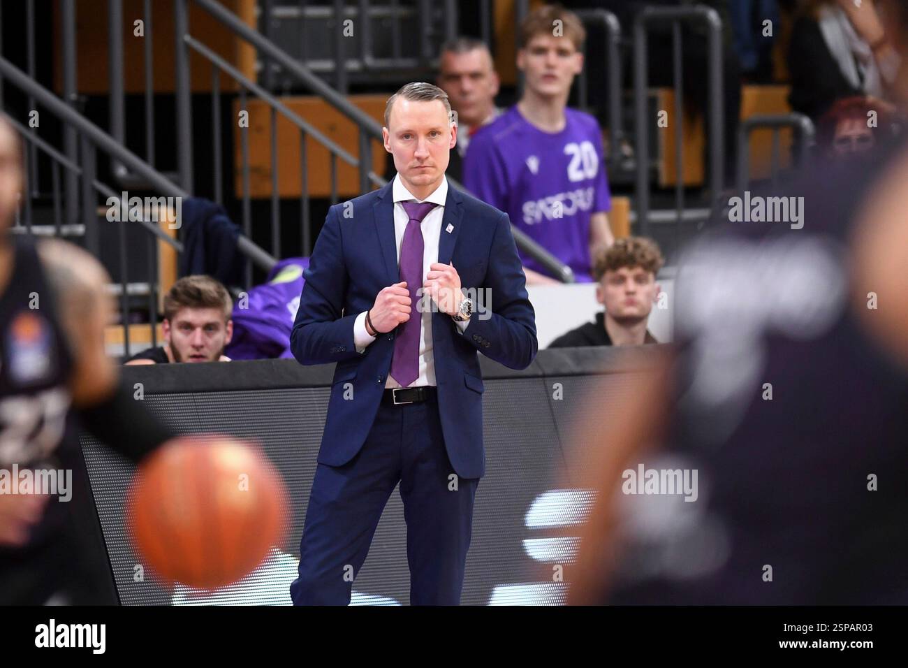 Goettingen, Deutschland. 13th Feb, 2025. Mikko Riipinen (Trainer ...