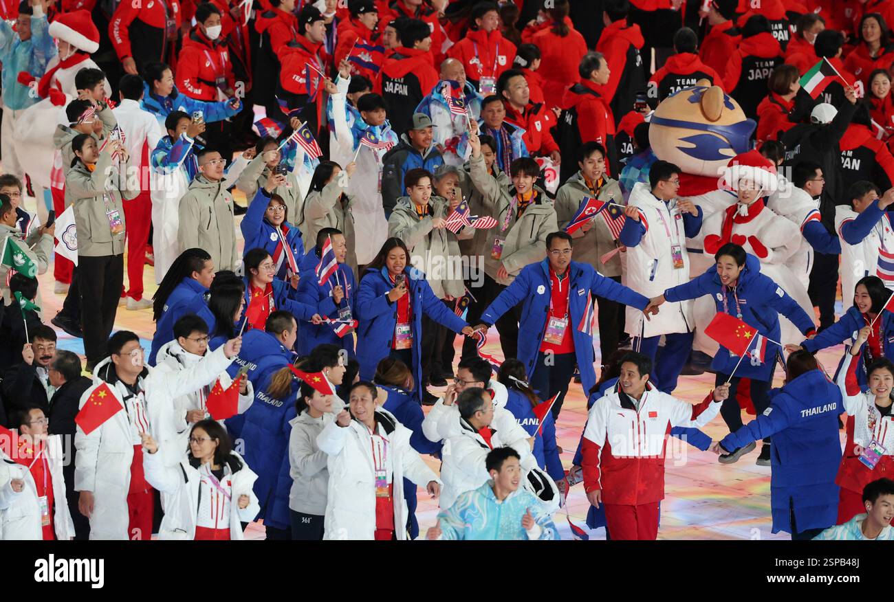 Athletes of China, Thailand, Malaysia and Japan during the closing ...