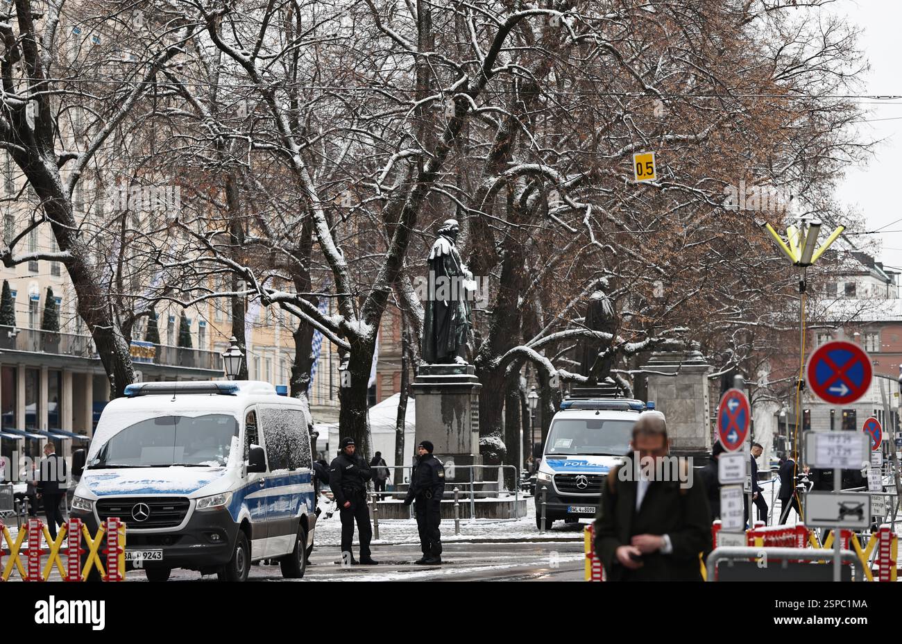 Munich, Germany. 14th Feb, 2025. Policemen guard outside the main ...