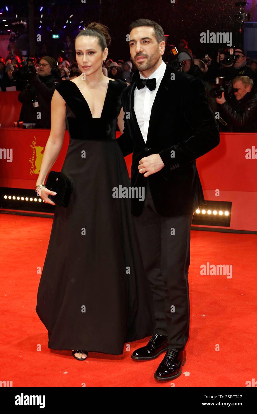 Elyas M'Barek mit Ehefrau Jessica M'Barek bei der Festivaleröffnung und ...