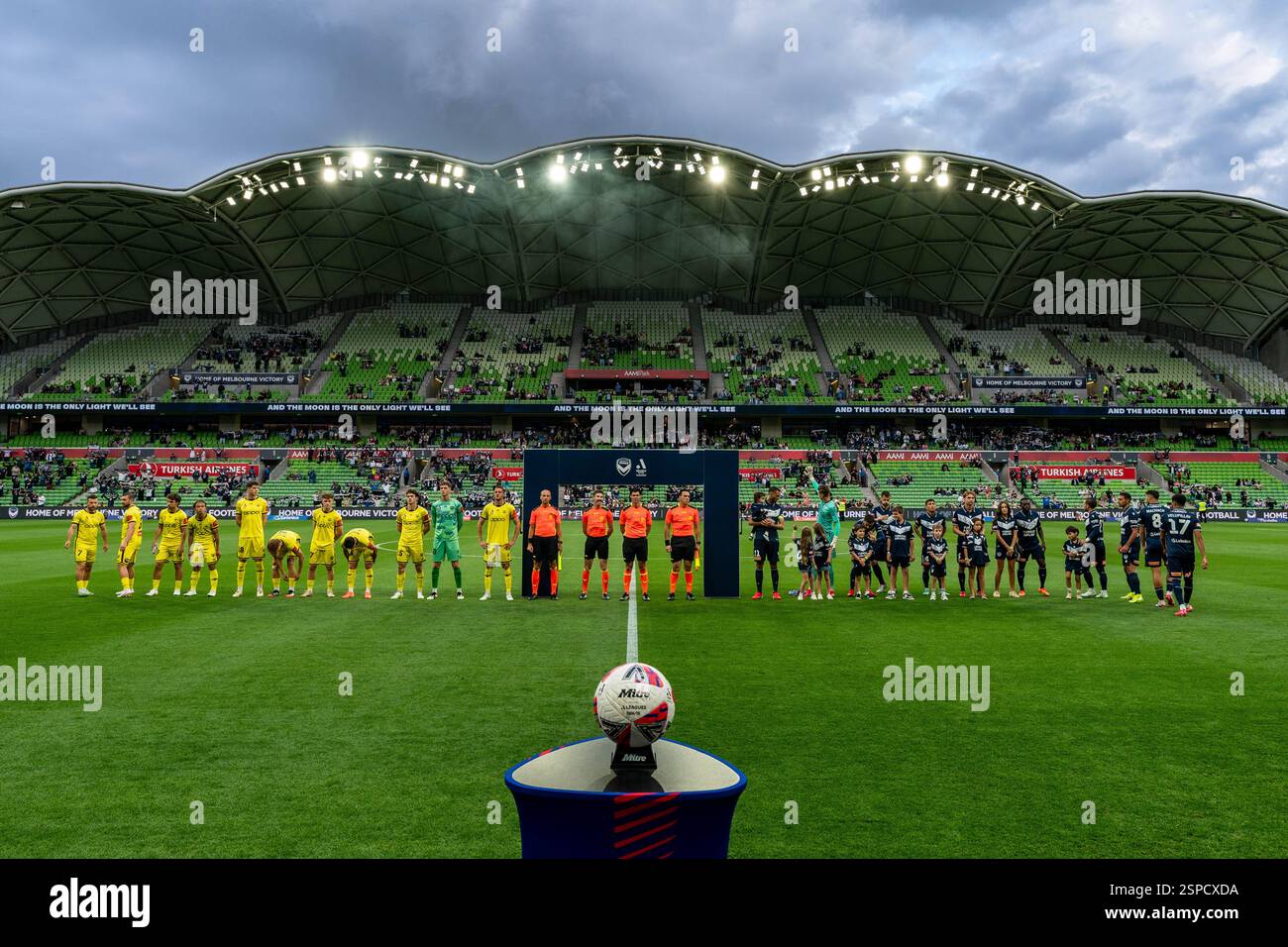 Melbourne, Victoria, Australia. 14th Feb, 2025. Wellington Phoenix FC ...
