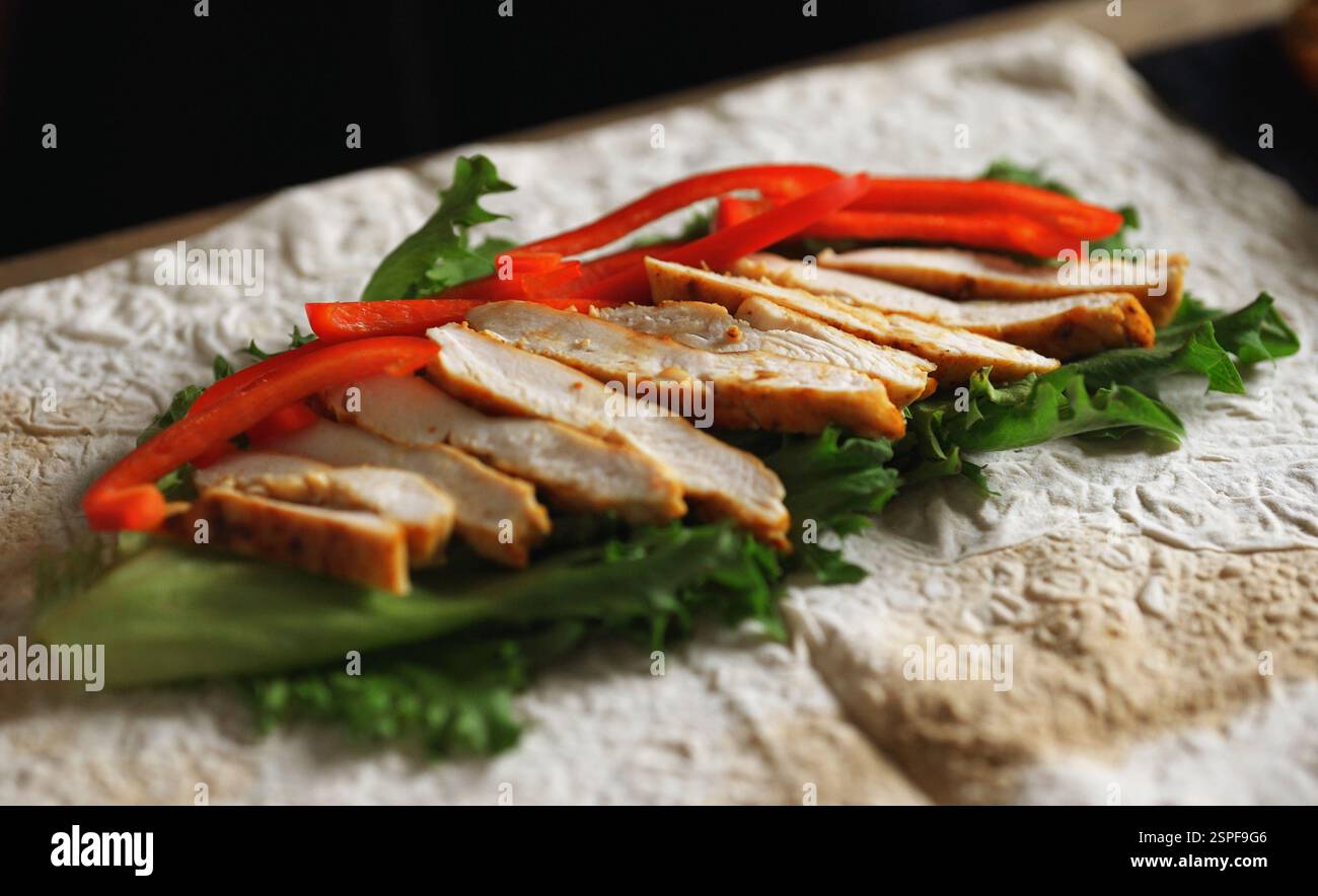 Preparing shawarma with chicken fillet Stock Photo - Alamy