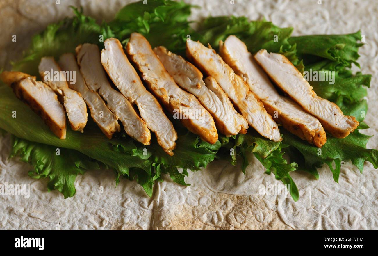Preparing shawarma with chicken fillet Stock Photo - Alamy