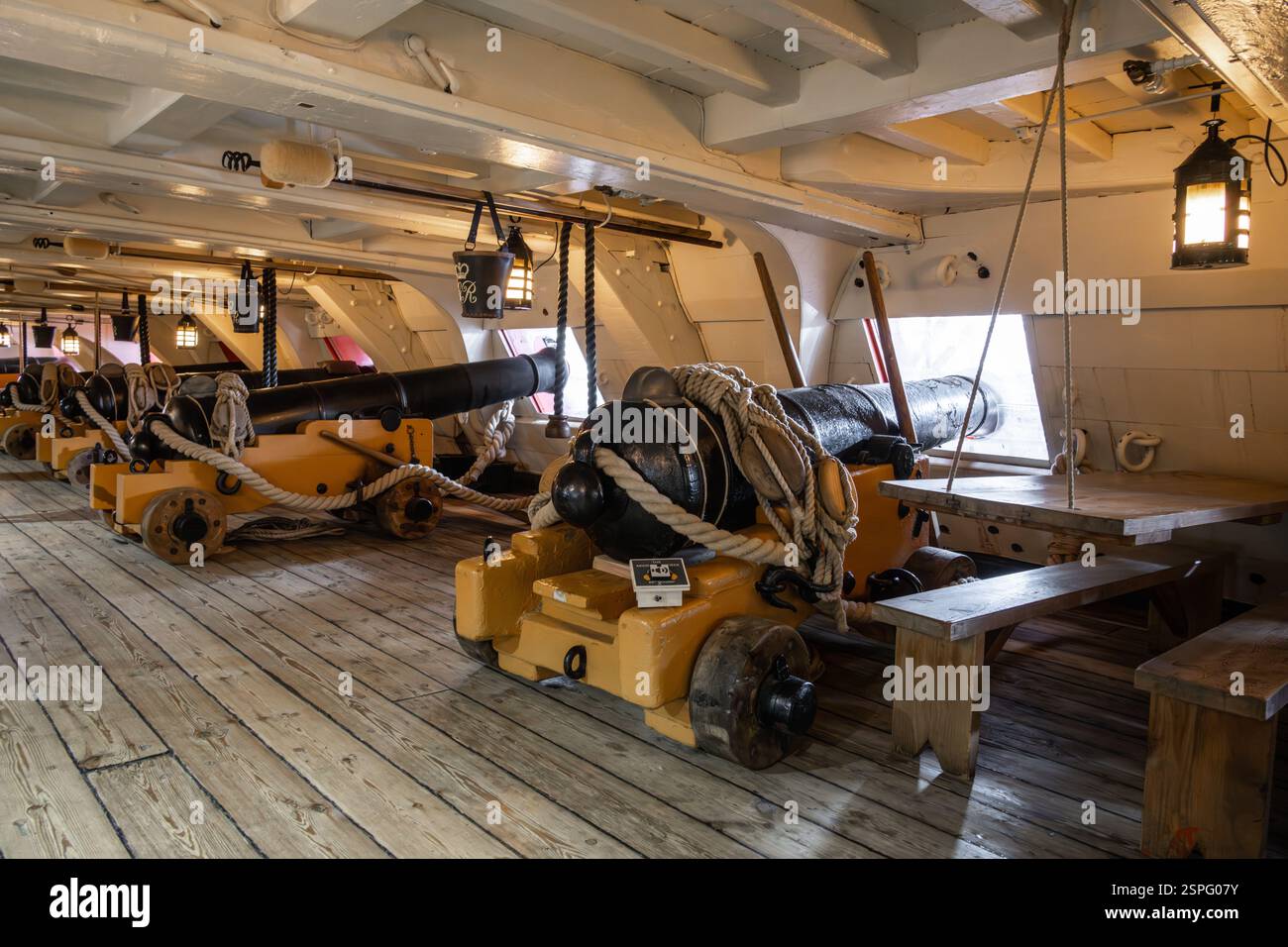 Middle Gun Deck, HMS Victory, Portsmouth Historic Dockyard, UK Stock ...