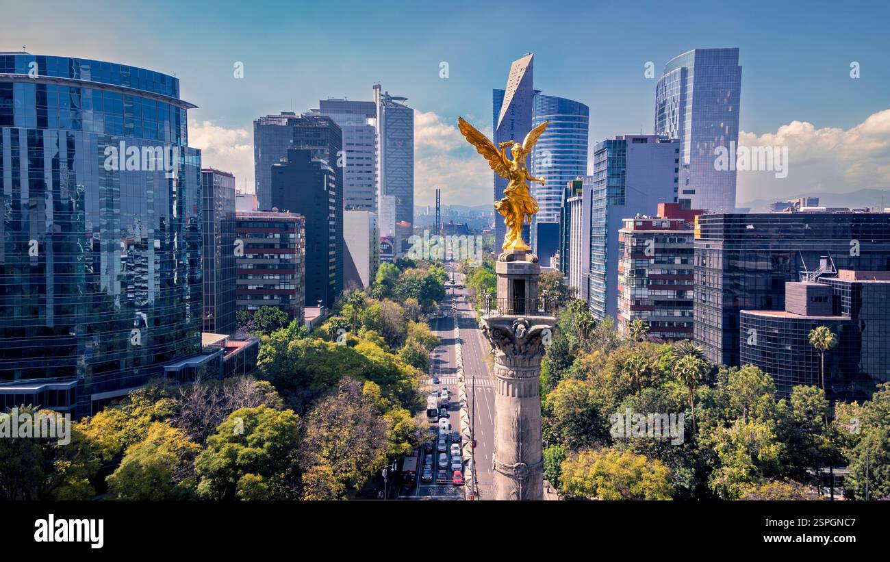 The golden Angel of Independence monument stands tall in Mexico City ...