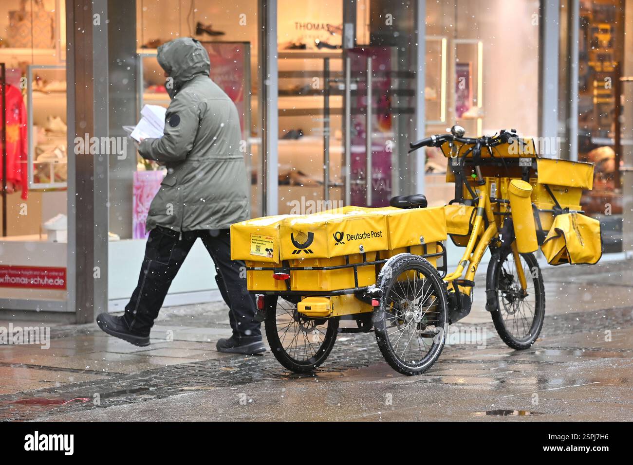 Fahrrad versand hi-res stock photography and images - Alamy