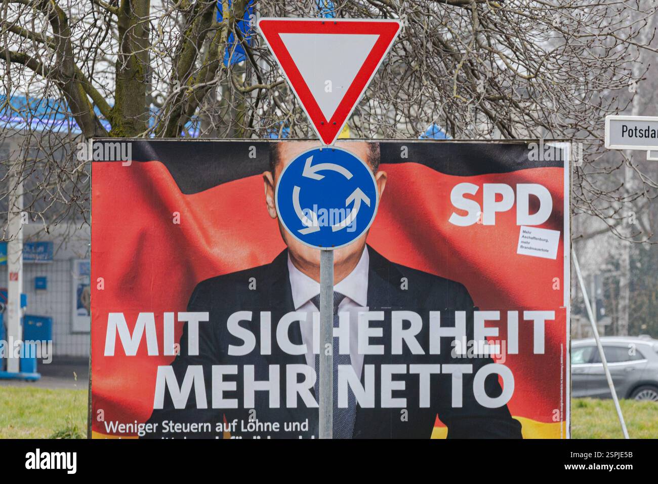 Wahlplakate zur Bundestagswahl 2025 in Bonn - 14.02.2025 Ein Plakat der ...