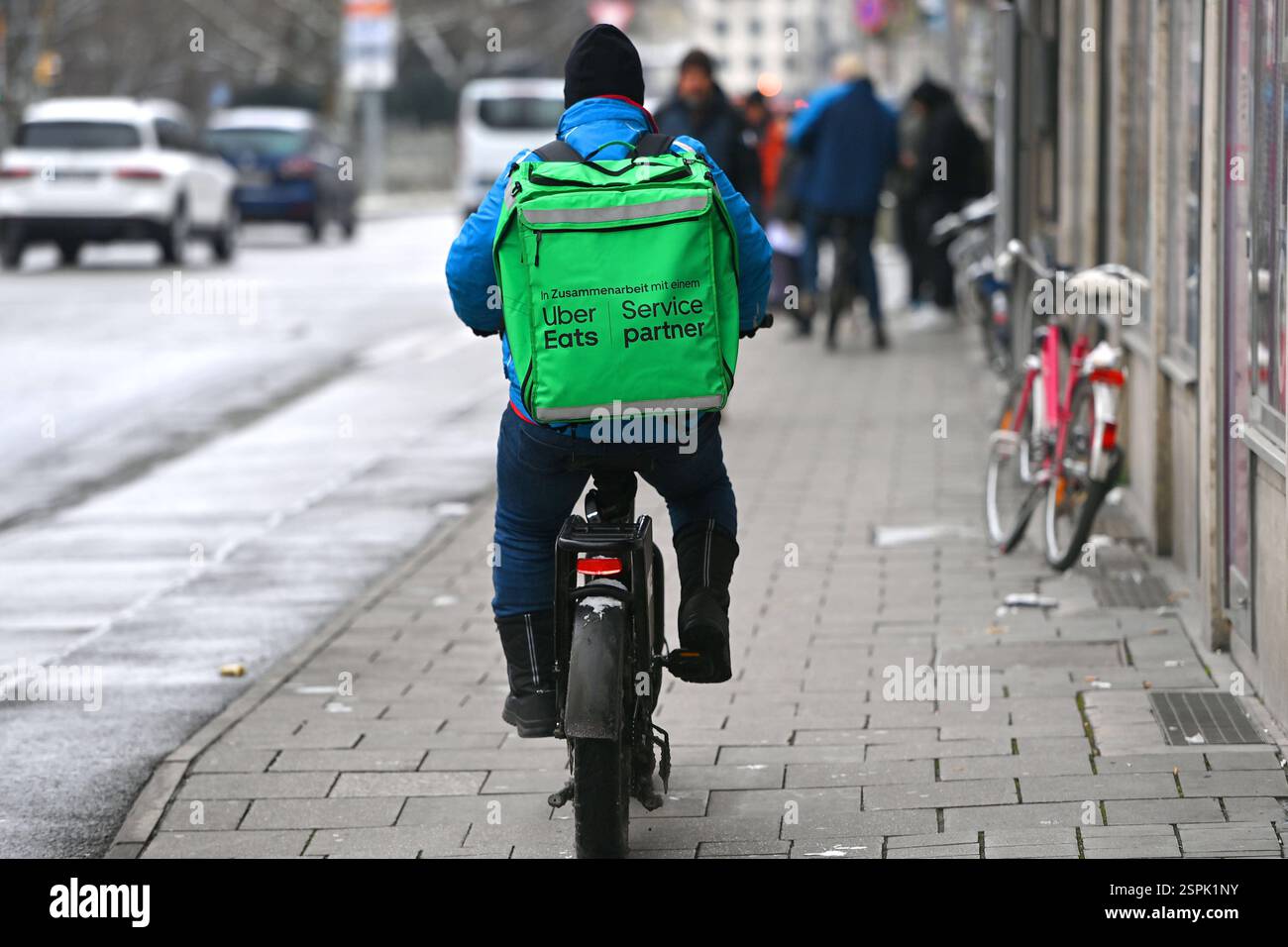 Uber eats insulated delivery bag hi-res stock photography and images ...